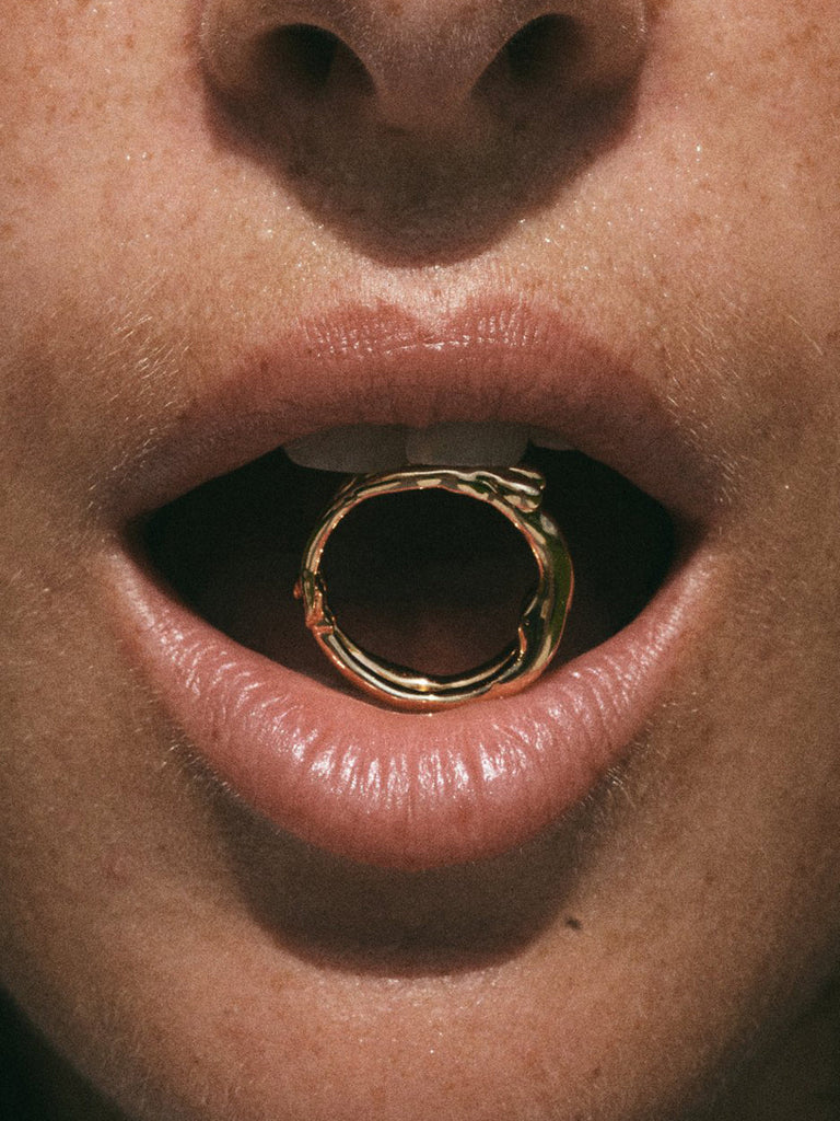 Carina Hardy | Stretching Venus Ring – Kirna Zabête